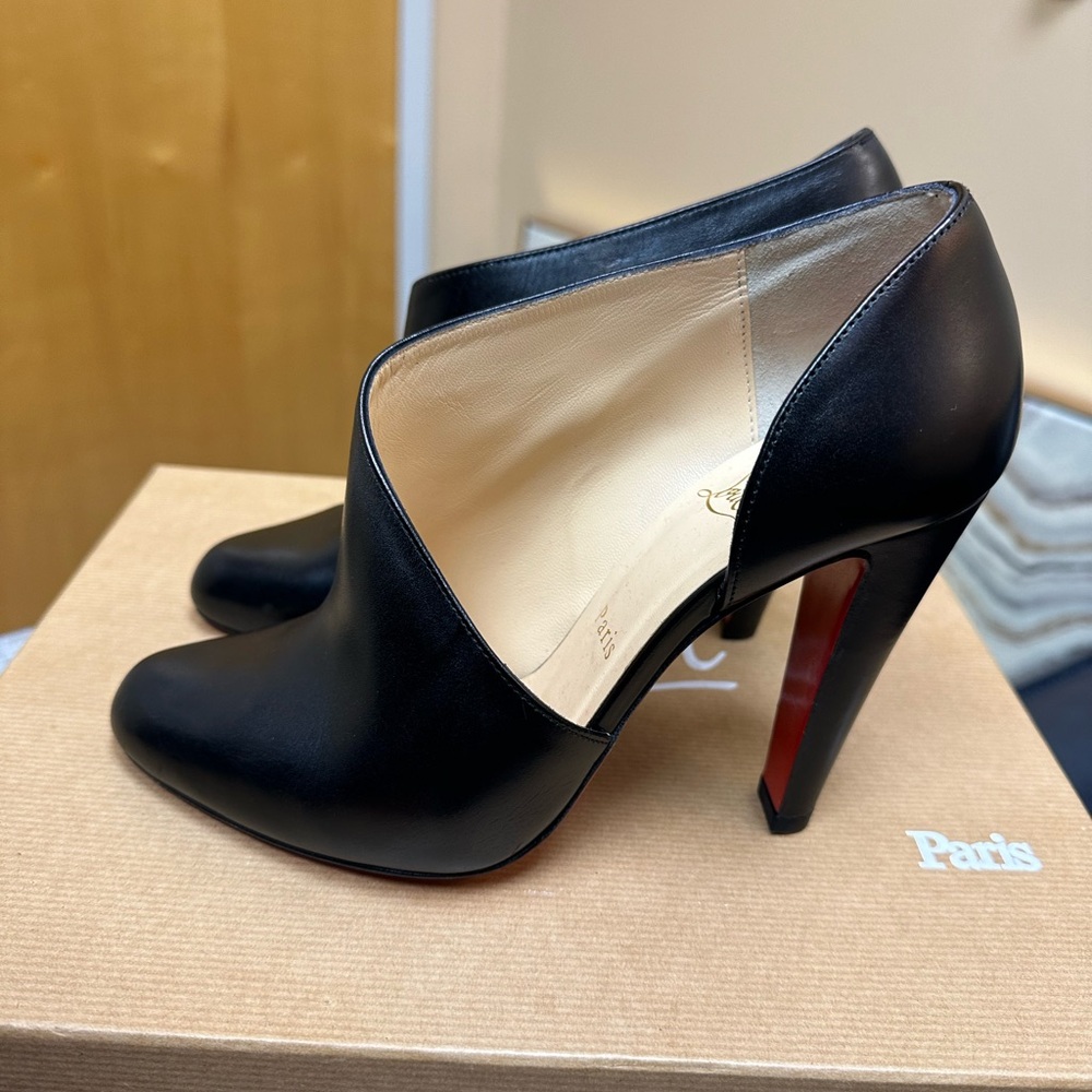 Christian Louboutin Caracas 100 Shiny Calf Heels - Gem